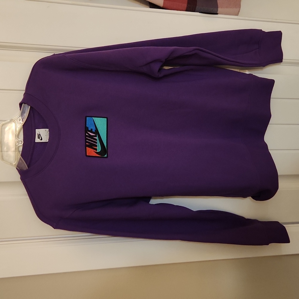 New!! Men's Nike Club Fleece Logo Patch Crewneck Swea… - Gem